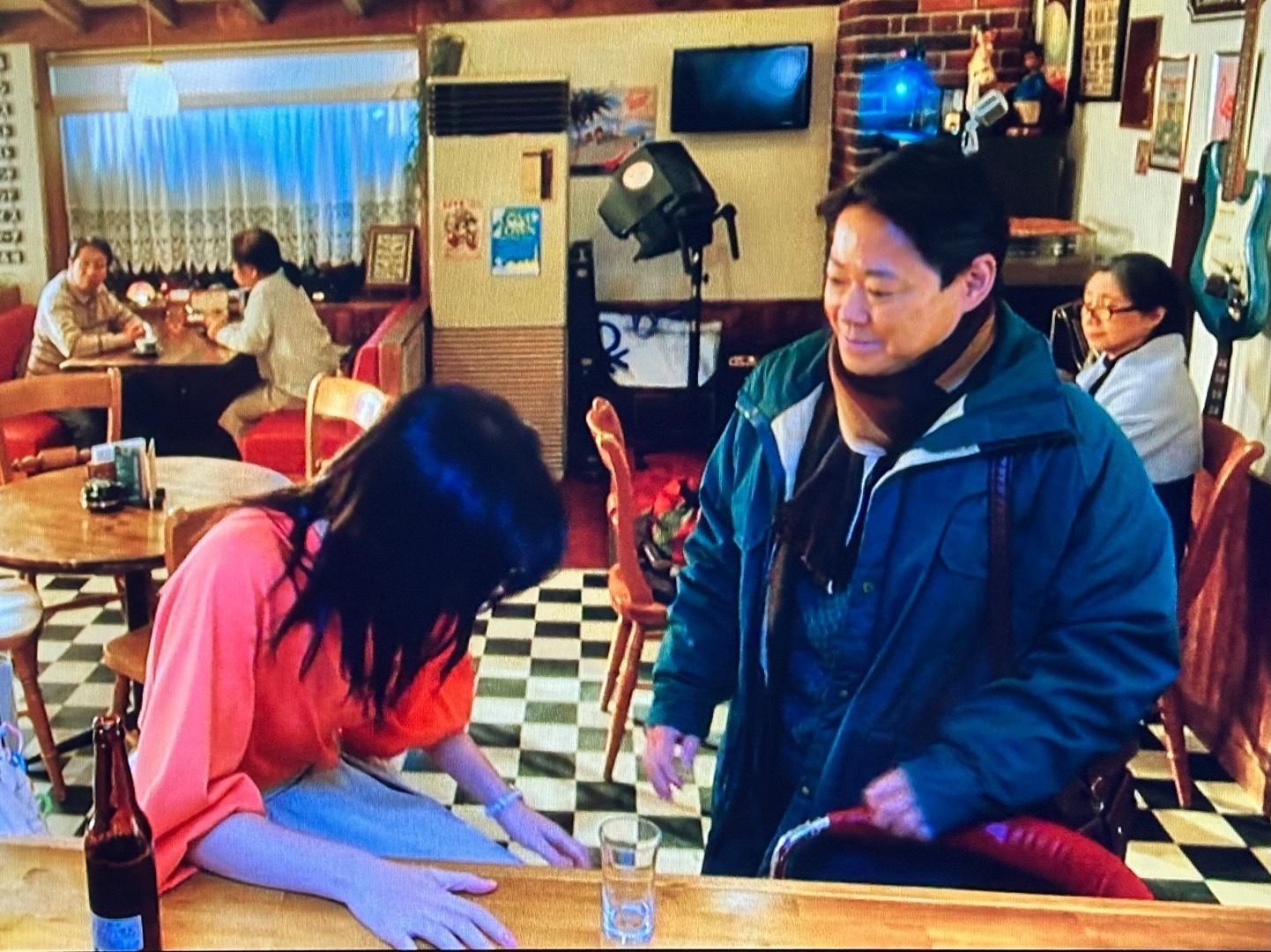 サカエ（吉田羊）は令和に戻らなかった？喫茶店客に年をとったサカエがいる？画像あり考察「不適切にもほどがある！」: 2次元ぶらり日記